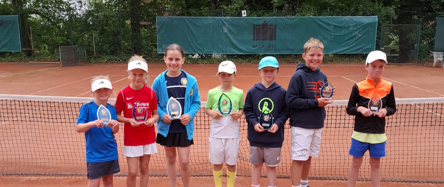 Midcourt U9: Finn Matthies und Elen Forquignon gewinnen die ...